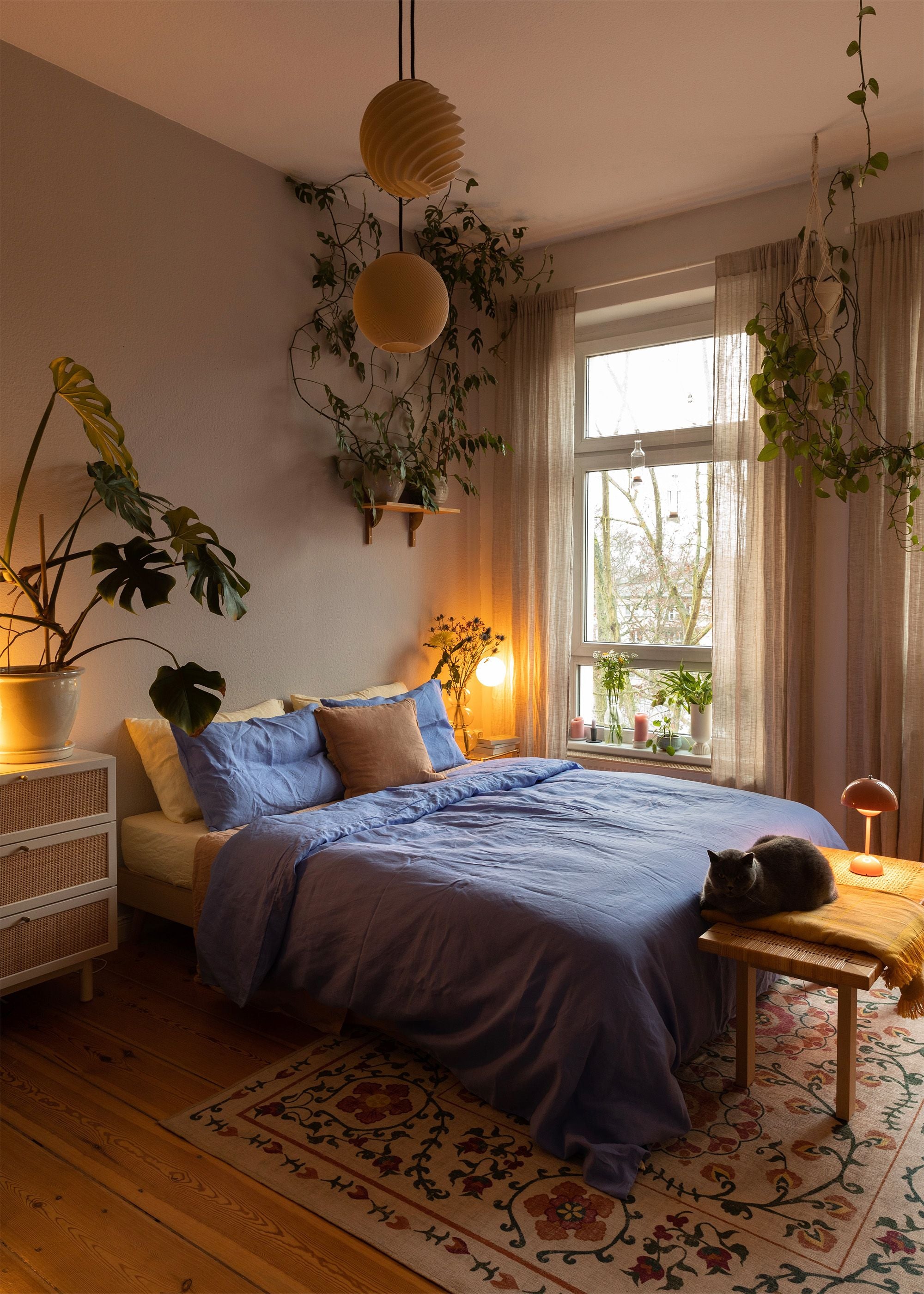 These Are the Only 7 Items You Should Have in Your Bedroom – Bed Threads