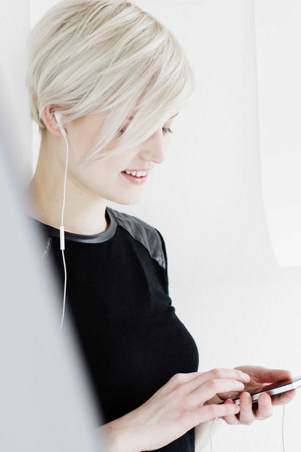 These 13 Feel-Good Podcasts Will Bring Joy to Your Day Again – Bed Threads