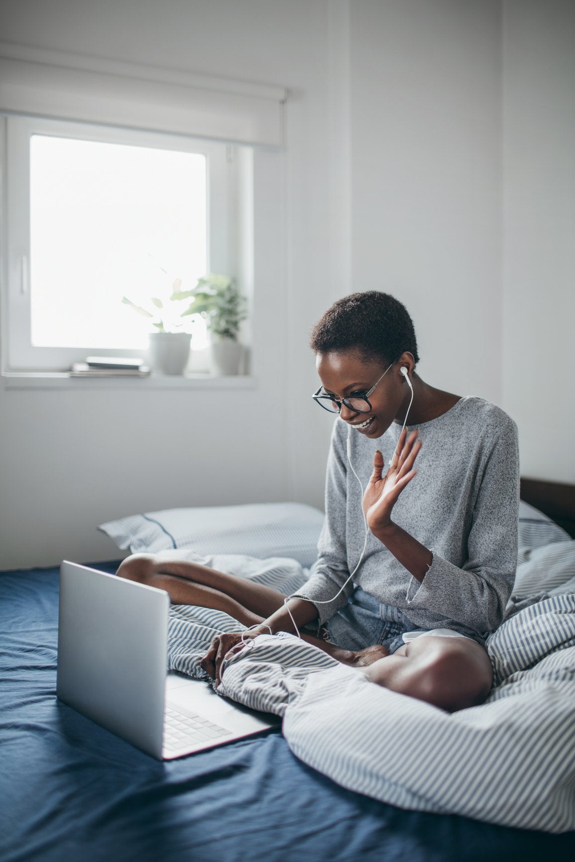 Try This Hack to Watch Your Favourite Shows Together, Virtually – Bed ...